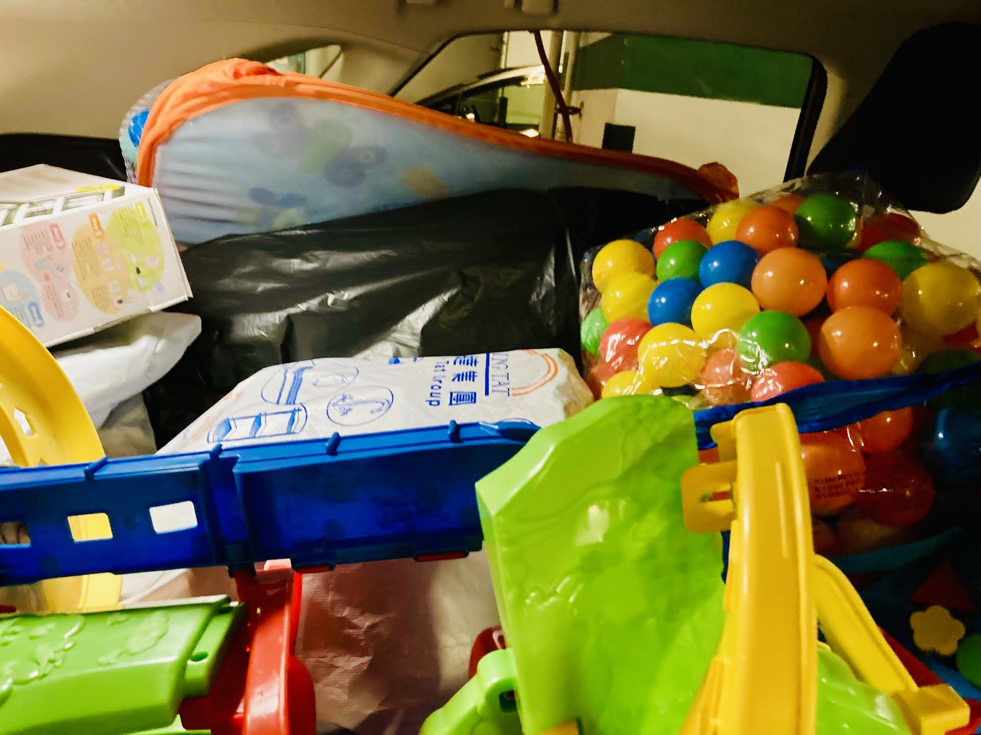 Car Ball Pit – MENTAL IDEAS