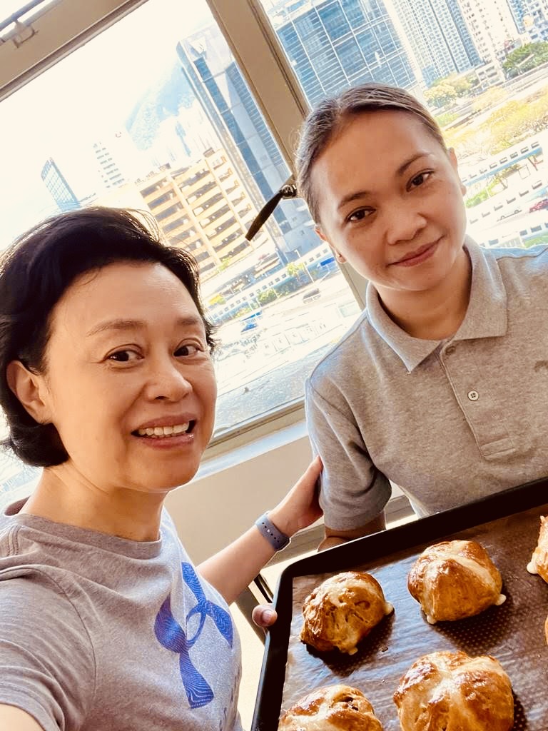 HKK Baker Alana Ho and her helper Jean! – MENTAL IDEAS